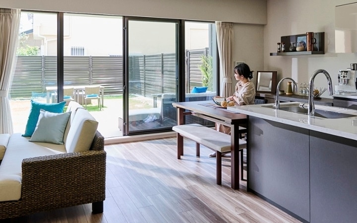 【実例付き】16畳LDKで快適なリビングを叶えるレイアウト術～縦長・横長・正方形LDK16畳～ | a.flat その暮らしに、アジアの風を - 目黒通り・新宿・大阪梅田(グランフロント北館)