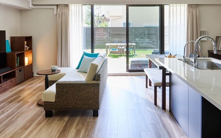 【実例付き】14畳LDKで暮らしやすいリビングを叶えるレイアウト術～縦長・横長・正方形LDK14畳～ | a.flat 風が運ぶ、自然の贈りもの - 目黒通り・新宿・大阪梅田(グランフロント北館)