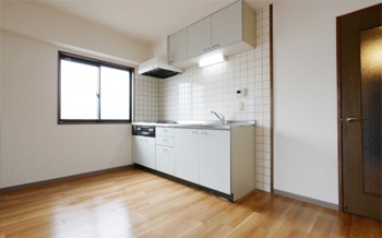 【1DKとは？】1LDKや1Kとの違いや一人暮らし・同棲を快適にするコツをレイアウト付きで解説 | a.flat 風が運ぶ、自然の贈りもの - 目黒通り・新宿・大阪梅田(グランフロント北館)