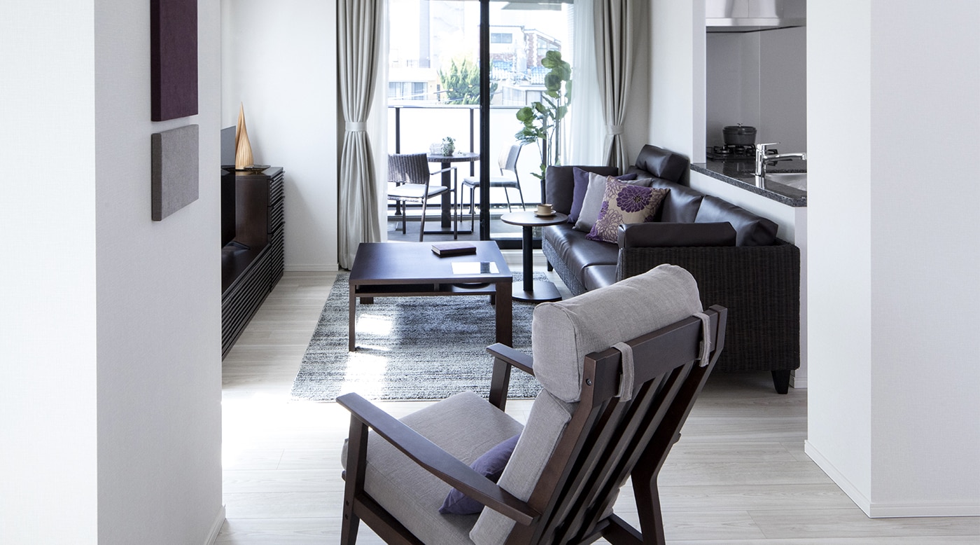 都会のリゾート感を演出する1LDKマンションのスイートルーム風コーディネート | a.flat その暮らしに、アジアの風を - 目黒通り・新宿・大阪梅田(グランフロント北館)