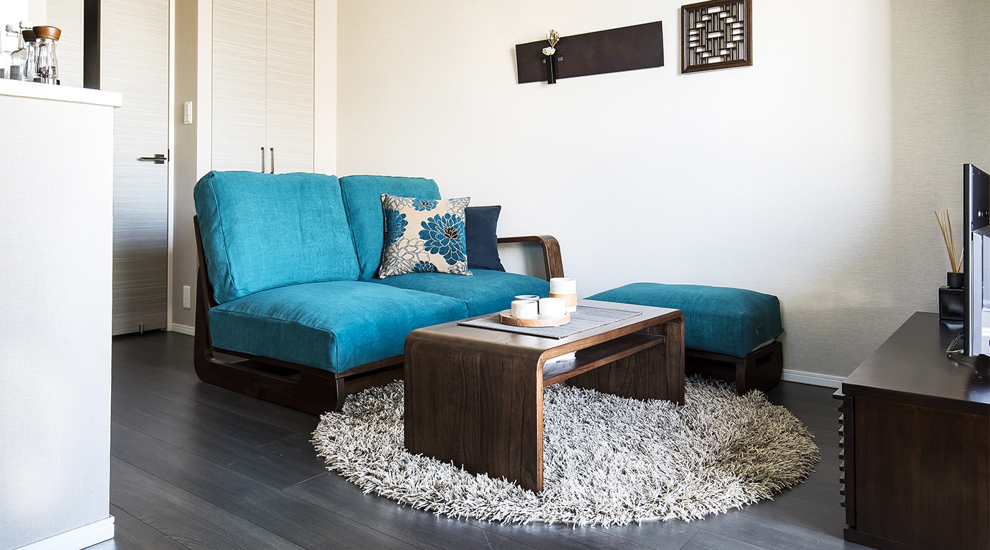 【インテリア実例】おしゃれな一人暮らし1LDKを叶えたインテリア・家具選び ～肩肘ソファと収納ベッド～ | a.flat その暮らしに、アジアの風を - 目黒通り・新宿・大阪梅田(グラン ...